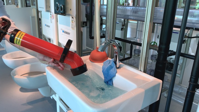 Clean the trap | Geberit UK